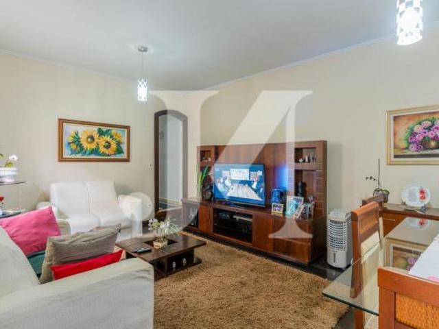 Casa Térrea de 180m² com 2 Dormitórios, Sala ampliada e 2 vagas de garagem Vila Carrão