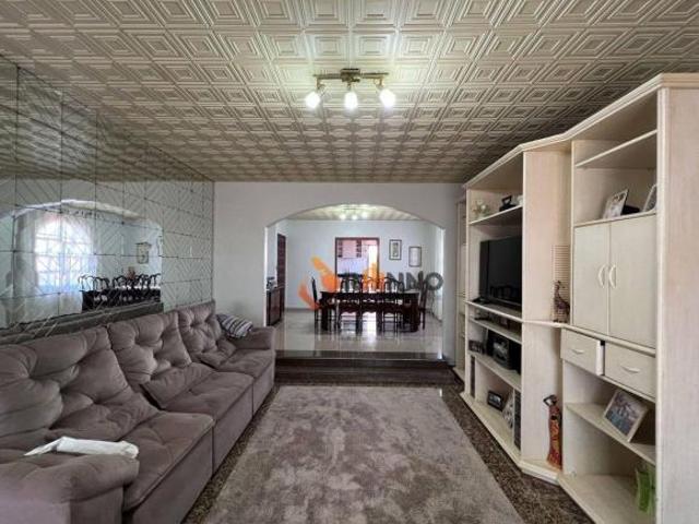 Casa Térrea de 189m² com 4 quartos 1 suíte no Centro de Quatro Barras