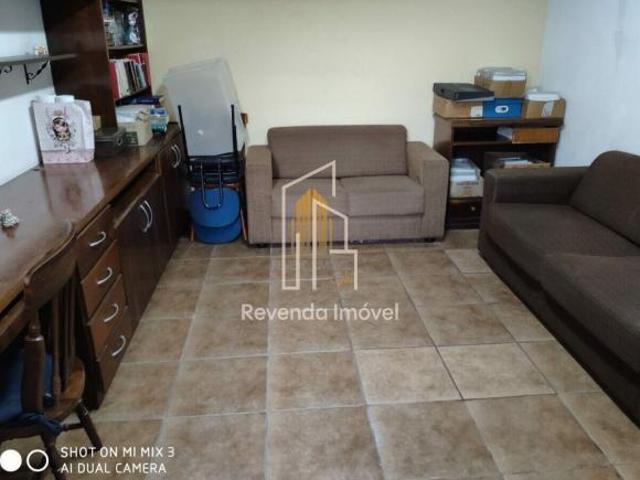 CASA TÉRREA DE 222M², POSSUI 3 DORMITÓRIOS 1 SUÍTE, 2 SALAS E 2 VAGAS, À VENDA NA REGIÃO DE SAÚDE