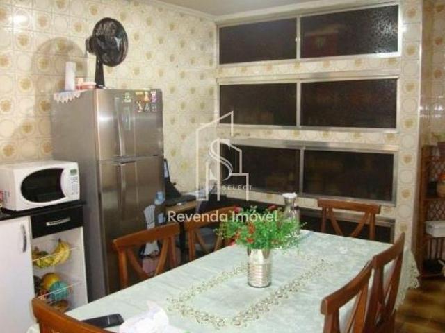 Casa Térrea de 236m² com 2 dormr/1 suíte, Edicula, Quintal, 2 vagas na Vila Leop