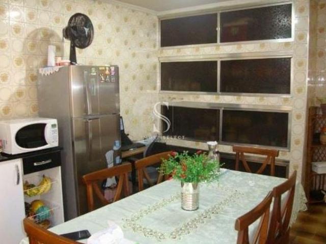 Casa Térrea de 236m² com 2 dormr/1 suíte, Edicula, Quintal, 2 vagas na Vila Leop