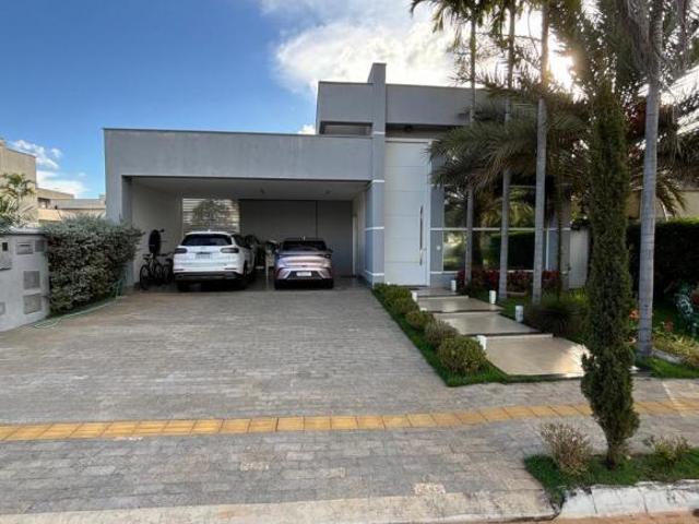 Casa térrea de 238m² com 04 suítes à venda no Portal do Sol Green Goiânia GO