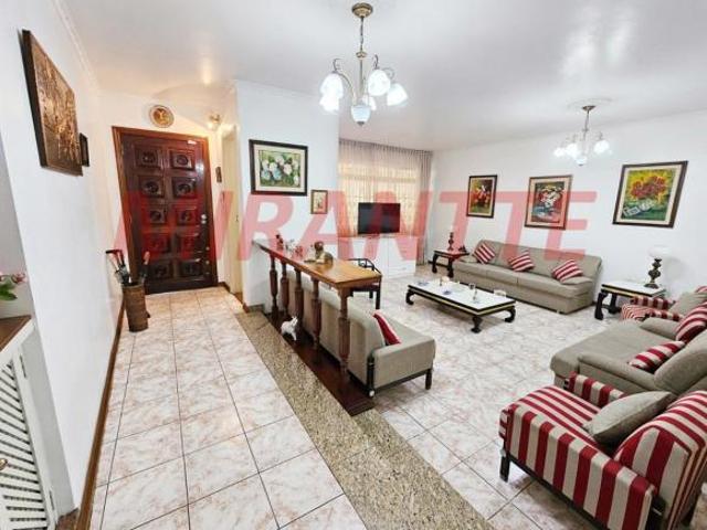 Casa terrea de 240m² com 4 quartos