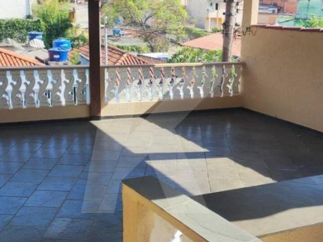 Casa térrea de 247 mts², 03 dormitórios, 3 vagas, na Vila Amália