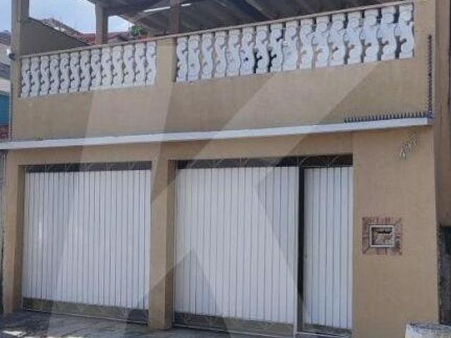 Casa térrea de 247 mts², 03 dormitórios, 3 vagas, na Vila Amália
