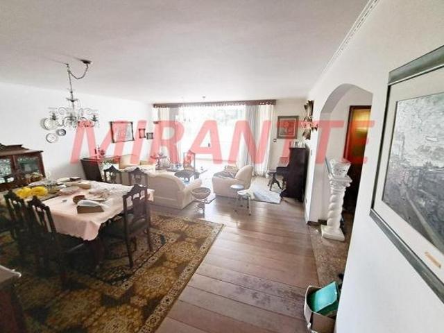 Casa terrea de 349m² com 4 quartos