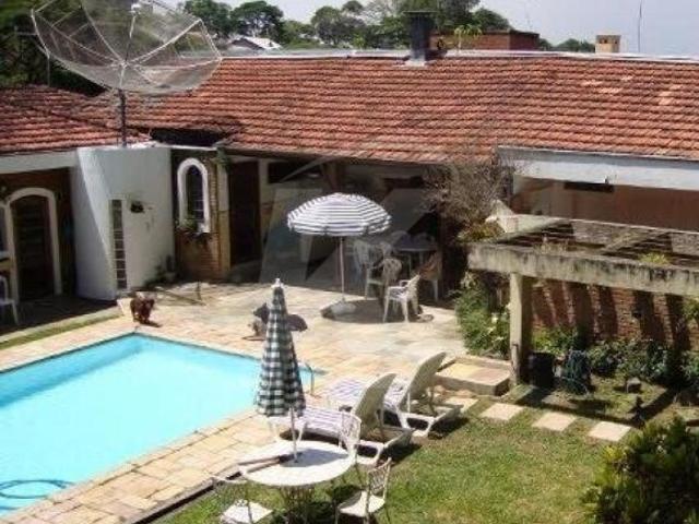 Casa térrea de 350 mts², com 4 quartos 2 suítes, com piscina no Tremembé