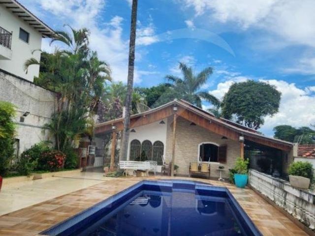 Casa térrea de 350 mts², 04 quartos, com piscina no Tremembé