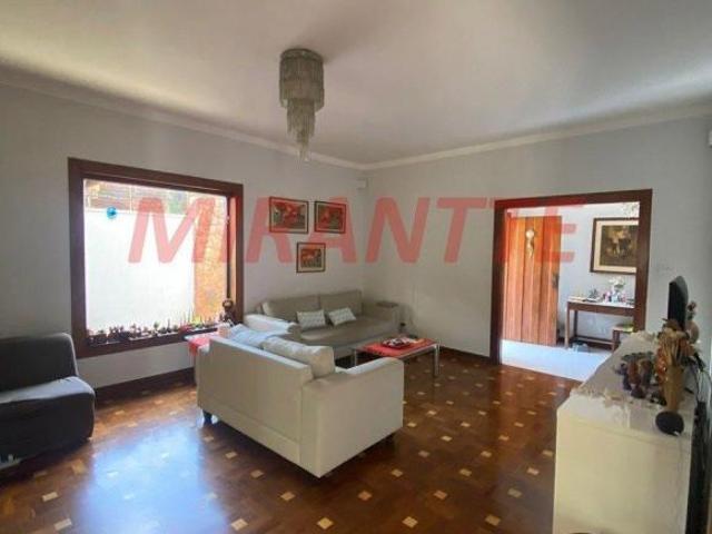 Casa terrea de 350m² com 4 quartos