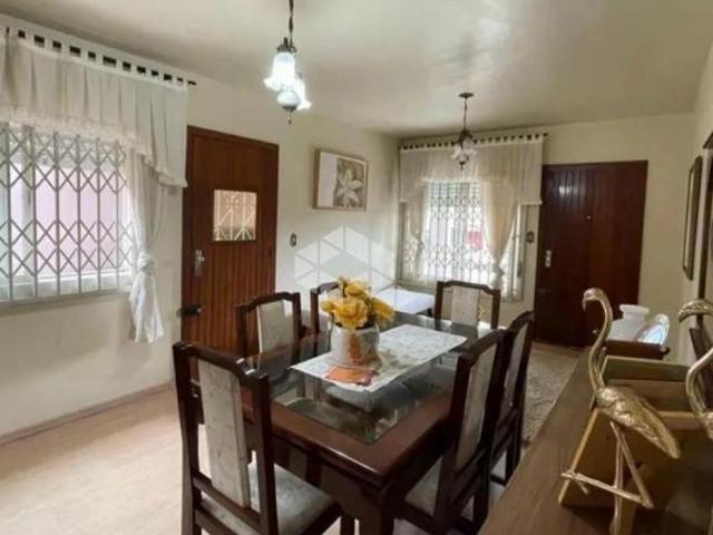Casa térrea de 3 dormitórios no Bairro Goiás!