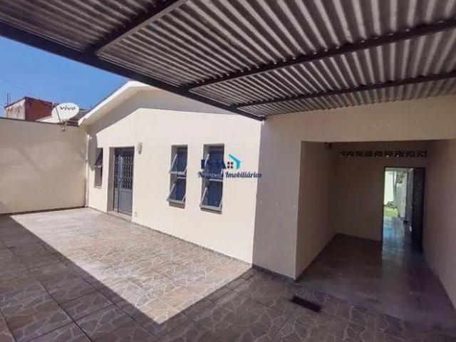 Casa térrea de 3 dormitórios a venda no bairro Jardim Do Lago