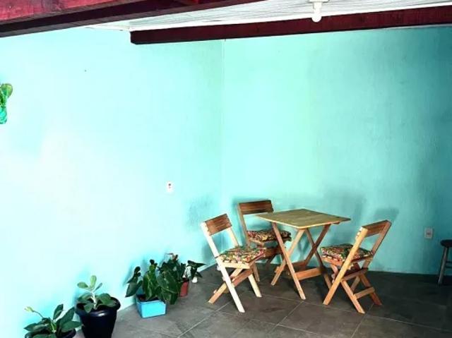 Casa térrea de 3 dormitórios e amplo pátio