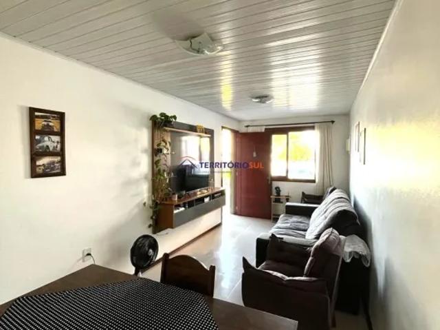 Casa térrea de 3 dormitórios e amplo pátio