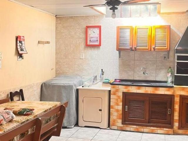 Casa térrea de 3 dormitórios, 3 vagas, churrasqueira pátio no bairro Ruben Berta
