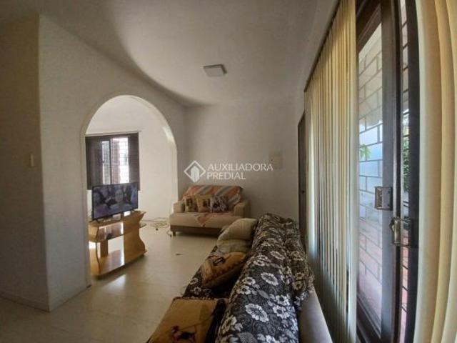 Casa térrea de 3 quartos o bairro Tristeza