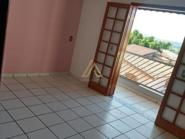 Casa Térrea de 3 Quartos no Bairro Cidade Jardim, Jundiaí/SP 5 Vagas de Garagem Área Livre de 195m