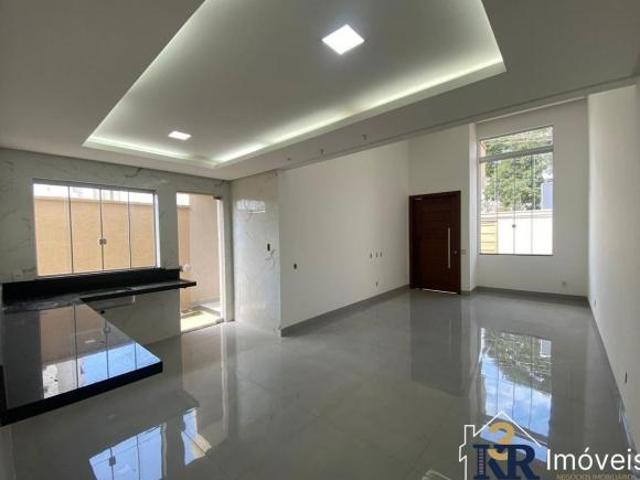 Casa térrea de 3 suítes no Jardim Atlântico em frente ao Parque Cascavel