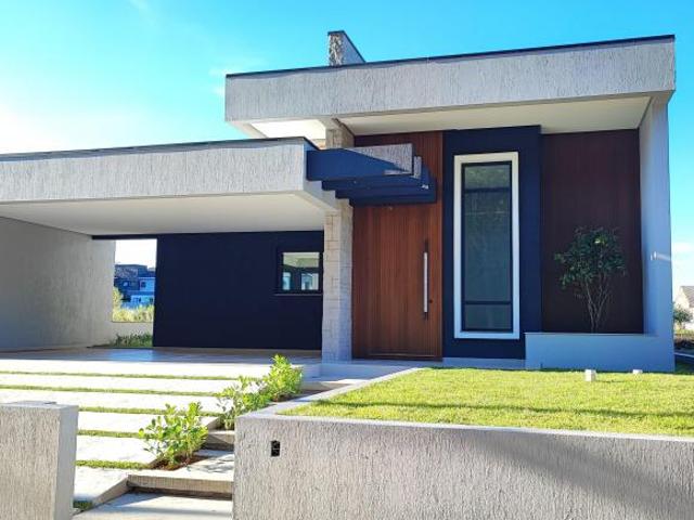 Casa Térrea De Três Quartos À Venda No Bairro Logradouro