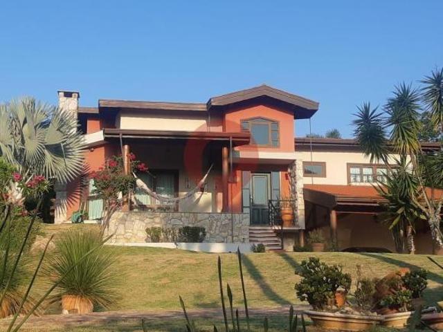 Casa térrea de alto padrão à venda no Condomínio Moinho de Vento em Valinhos