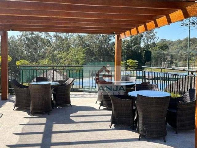 Casa térrea de alto padrão à venda ou locação no Reserva Santa Maria em Jandira | 3 suítes, mobiliad