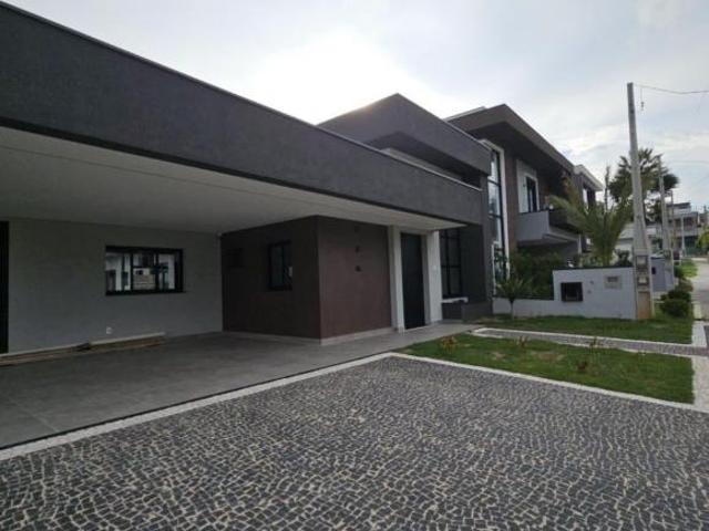 Casa Térrea de Alto Padrão à Venda em Condomínio – Vista Permanente e Tecnologia Integrada