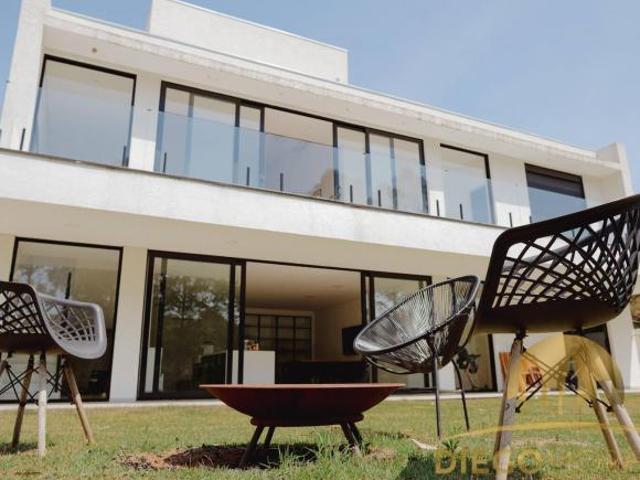 Casa Térrea de Alto Padrão com 3 Suítes no Morada do Sol – Terra Preta