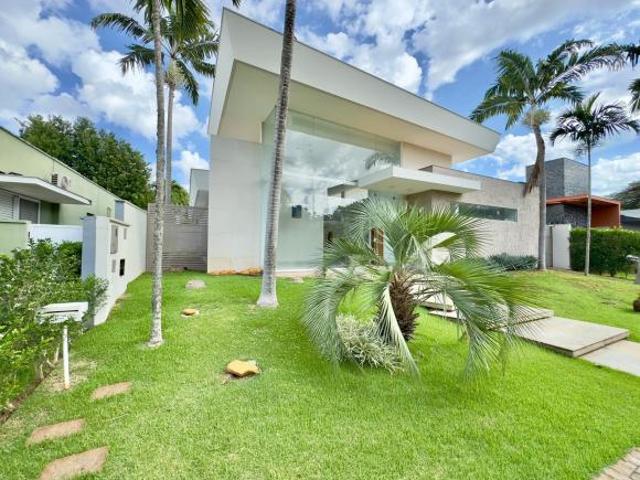 Casa Térrea de Alto Padrão com 03 suítes, 336m² à venda no Jardins Paris Goiânia GO