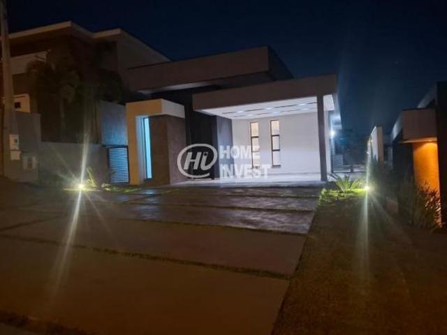 Casa Térrea de Alto Padrão com 4 Dormitórios, Piscina Aquecida e Vista Privilegiada para o Lago. Des