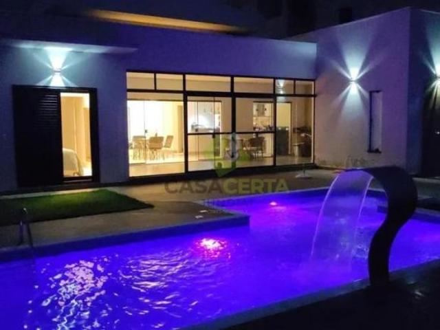 Casa Térrea de Alto Padrão com Piscina e Área Gourmet à Venda no Condomínio Residencial Cambara