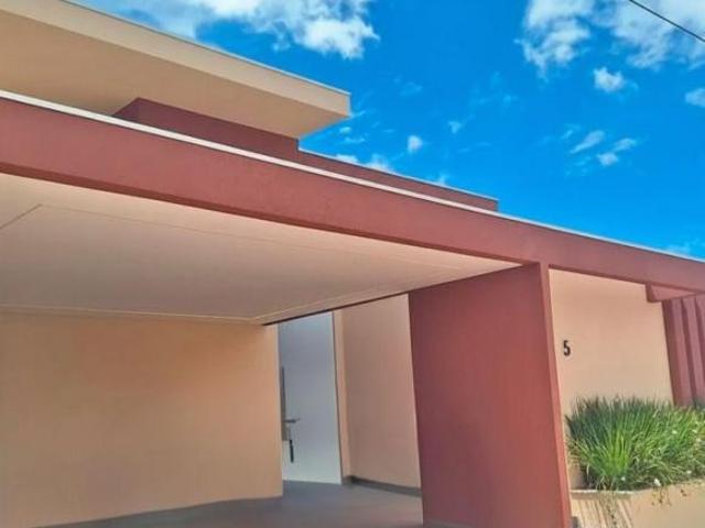 Casa Térrea de Alto Padrão com Vista Permanente para o Parque de Águas Claras