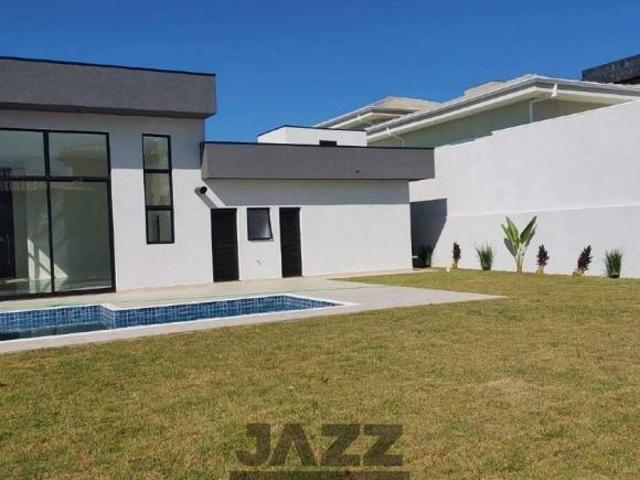 Casa Térrea de alto padrão em Condomínio Atibaia