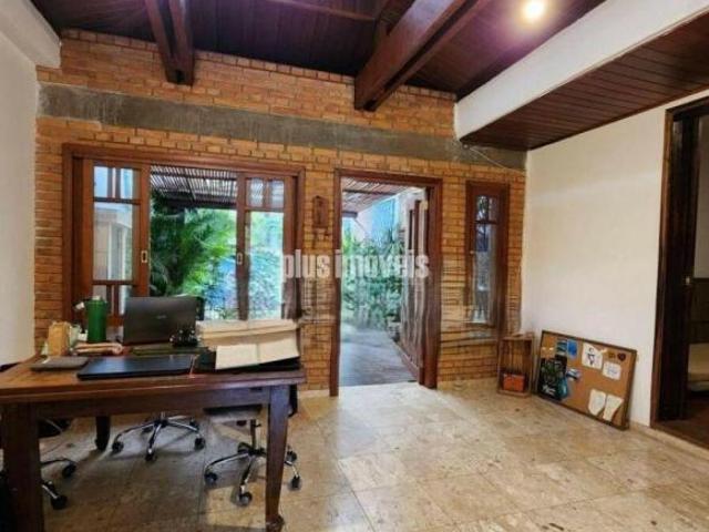Casa Térrea de Alto Padrão na Vila Madalena Exclusividade e Sofisticação