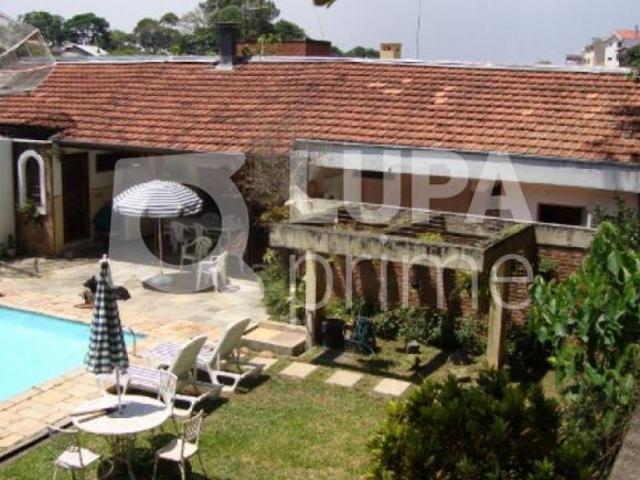 Casa Térrea de Alto Padrão no Tremembé com 1000m² de Terreno, Piscina e Espaço Gourmet