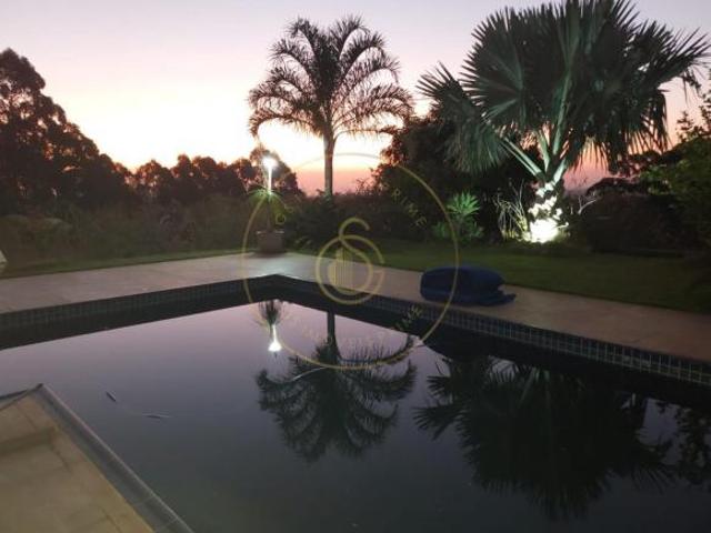 Casa térrea de alto padrão no Condomínio Colinas de Inhandjara, em Itupeva/SP