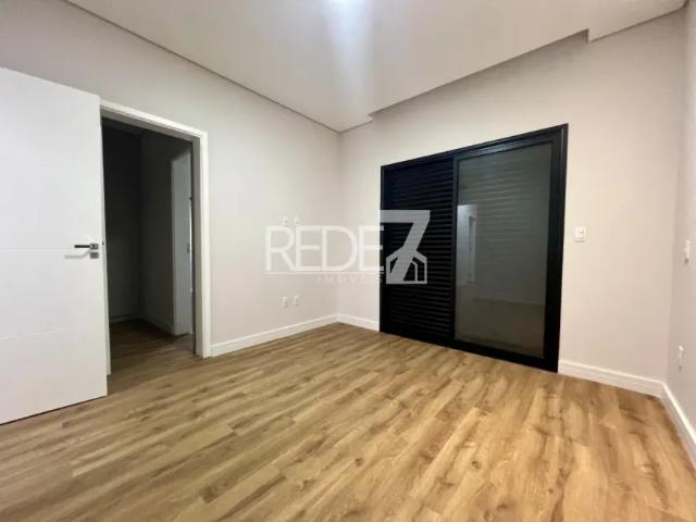 Casa térrea de alto padrão no Condomínio Reserva Real em Paulínia SP 3 suítes, 3 salas, 4 banheiro