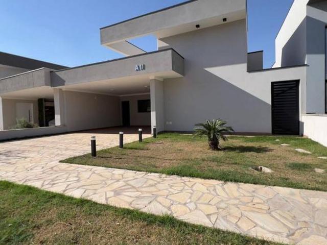 Casa Térrea de Alto Padrão no Condomínio Villa do Sol — Sofisticação, Luz Natural