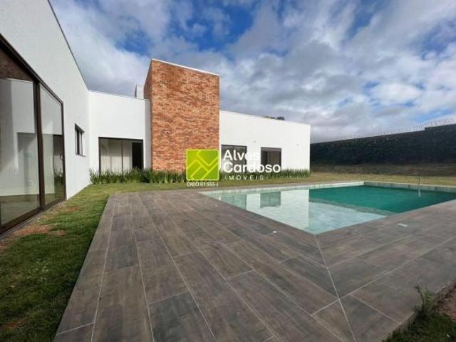 CASA TÉRREA DE ALTO PADRÃO NO LAGO AZUL