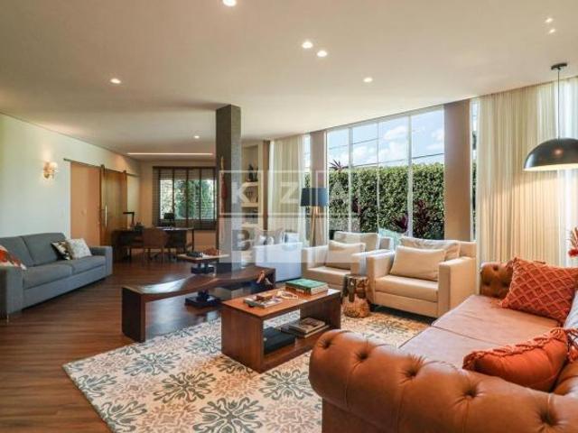 Casa Térrea de Alto Padrão | Reformada | 3 Suítes | Piscina, Sauna e Espaço Gourmet Arniqueiras