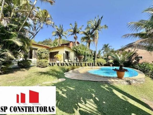 Casa Terrea de AT 1.879m2 AC 368m2, 5 Dorm, 3 Suites, Piscina, 6 Vagas!