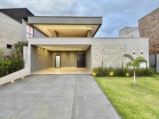 Casa Térrea de Condomínio com 3 Suítes e Escritório à Venda, 172 m² no Jardins Capri em Senador Cane