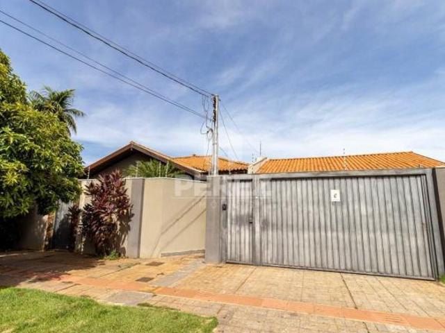Casa Térrea de Dupla Aptidão no Jardim dos Estados