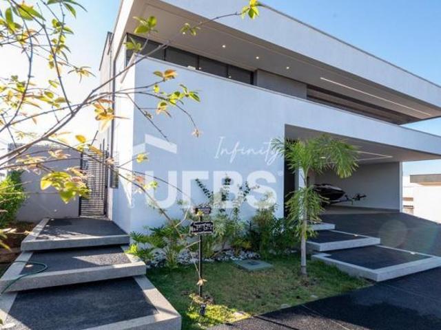 Casa Térrea de Esquina no Jardins Nápoles – Exclusividade e Conforto em Cada Detalhe