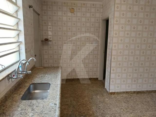 Casa Térrea de Esquina á Venda próximo Av: Gen. Ataliba Leonel