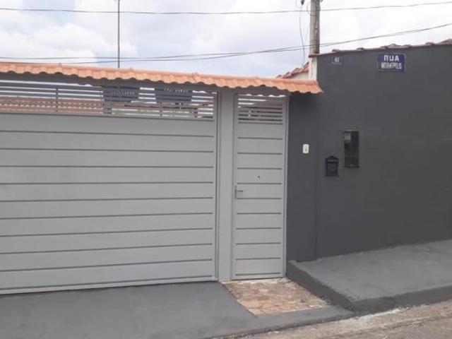 CASA TÉRREA DE ESQUINA C/ 2 CASAS INDIVIDUAIS EM AMPLO TERRENO
