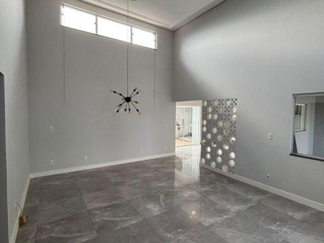 Casa Térrea de Esquina com 3 Dormitórios 1 Suíte, Pé Direito Alto e Área Gourmet Completa