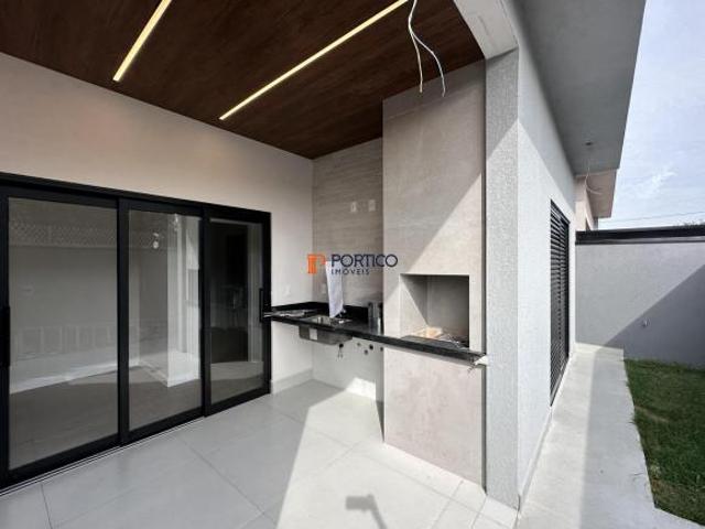 Casa térrea de esquina com 3 suítes à venda no residencial Jardim dos Lírios!