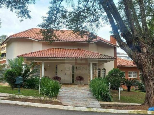 Casa Térrea de Esquina em Frente à Praça — Condomínio São Paulo II, Granja Viana