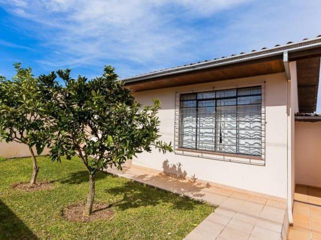 Casa Térrea de Esquina no Xaxim | Amplo Terreno, Q