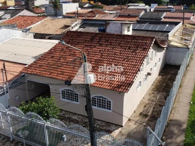 CASA TÉRREA DE ESQUINA QE 15 CONJ. 1 GUARÁ 2 3 QUARTOS 2 SUÍTES 6 VAGAS ESPAÇO GOURMET