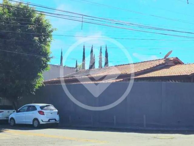 CASA TERRÉA DE ESQUINA SETOR BUENO codigo: 333985